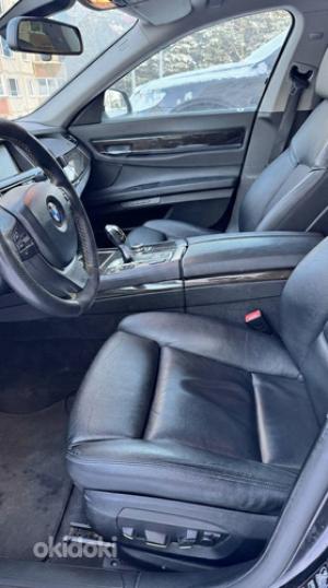 Black BMW 740 2013 in Tallinn, with an engine capacity of 3.00 L and mileage of 188 thousand km for 14000 €, photo 12 on AUTOMOTO.COM.LV