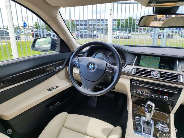 Melns BMW 740 2013 Klaipėda, ar dzinēja tilpumu 2.99 L un nobraukumu 279 tūkst. km par 11500 €, foto 4 vietnē AUTOMOTO.COM.LV
