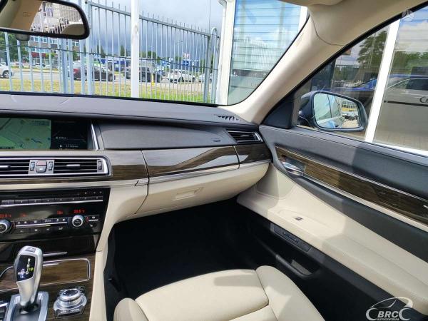 Melns BMW 740 2013 Klaipėda, ar dzinēja tilpumu 2.99 L un nobraukumu 279 tūkst. km par 11500 €, foto 6 vietnē AUTOMOTO.COM.LV
