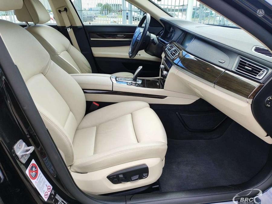 Melns BMW 740 2013 Klaipėda, ar dzinēja tilpumu 2.99 L un nobraukumu 279 tūkst. km par 11500 €, foto 9 vietnē AUTOMOTO.COM.LV