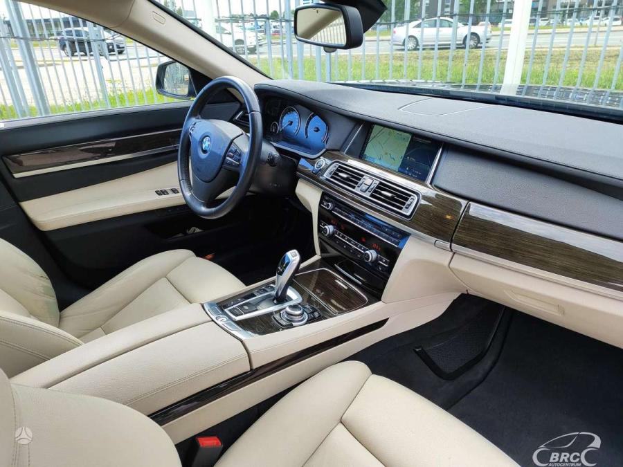 Melns BMW 740 2013 Klaipėda, ar dzinēja tilpumu 2.99 L un nobraukumu 279 tūkst. km par 11500 €, foto 10 vietnē AUTOMOTO.COM.LV