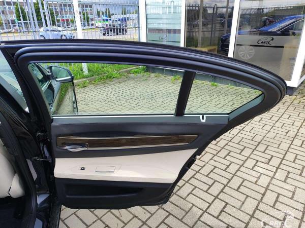 Melns BMW 740 2013 Klaipėda, ar dzinēja tilpumu 2.99 L un nobraukumu 279 tūkst. km par 11500 €, foto 10 vietnē AUTOMOTO.COM.LV