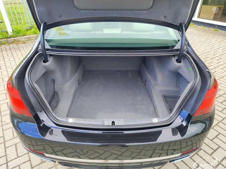Melns BMW 740 2013 Klaipėda, ar dzinēja tilpumu 2.99 L un nobraukumu 279 tūkst. km par 11500 €, foto 14 vietnē AUTOMOTO.COM.LV