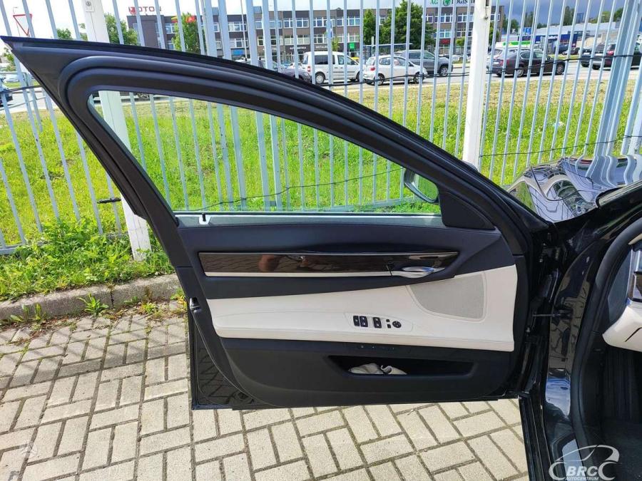 Melns BMW 740 2013 Klaipėda, ar dzinēja tilpumu 2.99 L un nobraukumu 279 tūkst. km par 11500 €, foto 20 vietnē AUTOMOTO.COM.LV