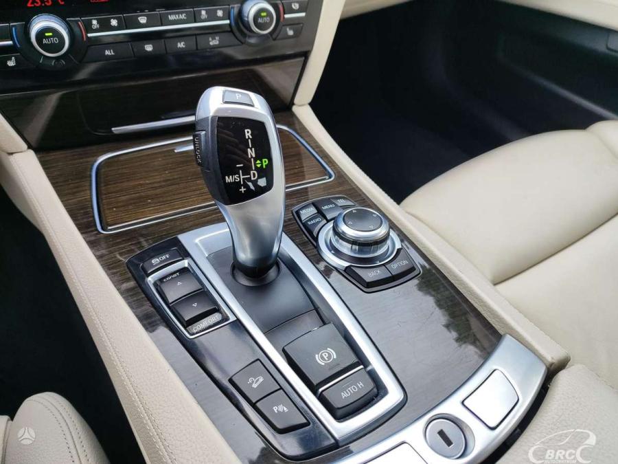 Melns BMW 740 2013 Klaipėda, ar dzinēja tilpumu 2.99 L un nobraukumu 279 tūkst. km par 11500 €, foto 30 vietnē AUTOMOTO.COM.LV