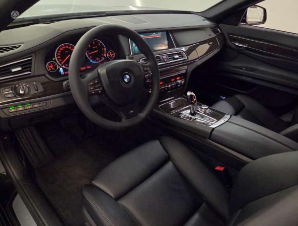Melns BMW 740 2013 Marijampole, ar dzinēja tilpumu 2.99 L un nobraukumu 306 tūkst. km par 13500 €, foto 2 vietnē AUTOMOTO.COM.LV