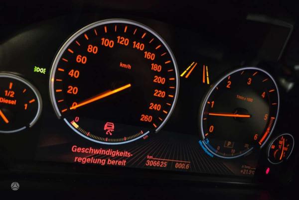 Melns BMW 740 2013 Marijampole, ar dzinēja tilpumu 2.99 L un nobraukumu 306 tūkst. km par 13500 €, foto 3 vietnē AUTOMOTO.COM.LV