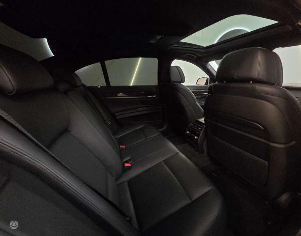 Melns BMW 740 2013 Marijampole, ar dzinēja tilpumu 2.99 L un nobraukumu 306 tūkst. km par 13500 €, foto 10 vietnē AUTOMOTO.COM.LV