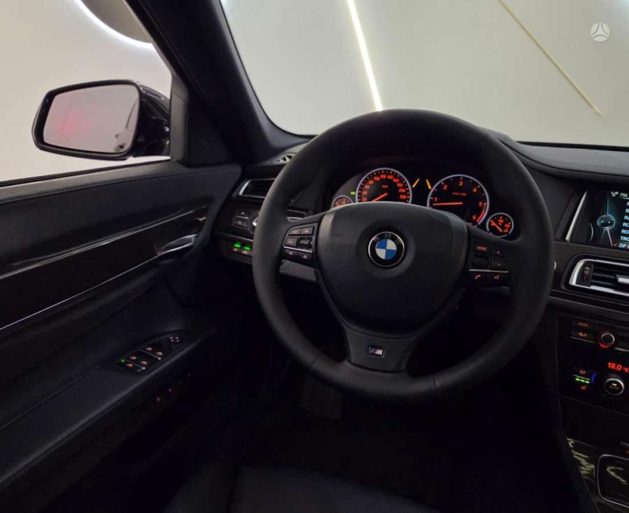 Melns BMW 740 2013 Marijampole, ar dzinēja tilpumu 2.99 L un nobraukumu 306 tūkst. km par 13500 €, foto 16 vietnē AUTOMOTO.COM.LV