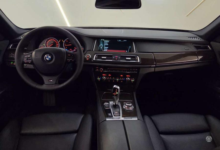 Melns BMW 740 2013 Marijampole, ar dzinēja tilpumu 2.99 L un nobraukumu 306 tūkst. km par 13500 €, foto 20 vietnē AUTOMOTO.COM.LV