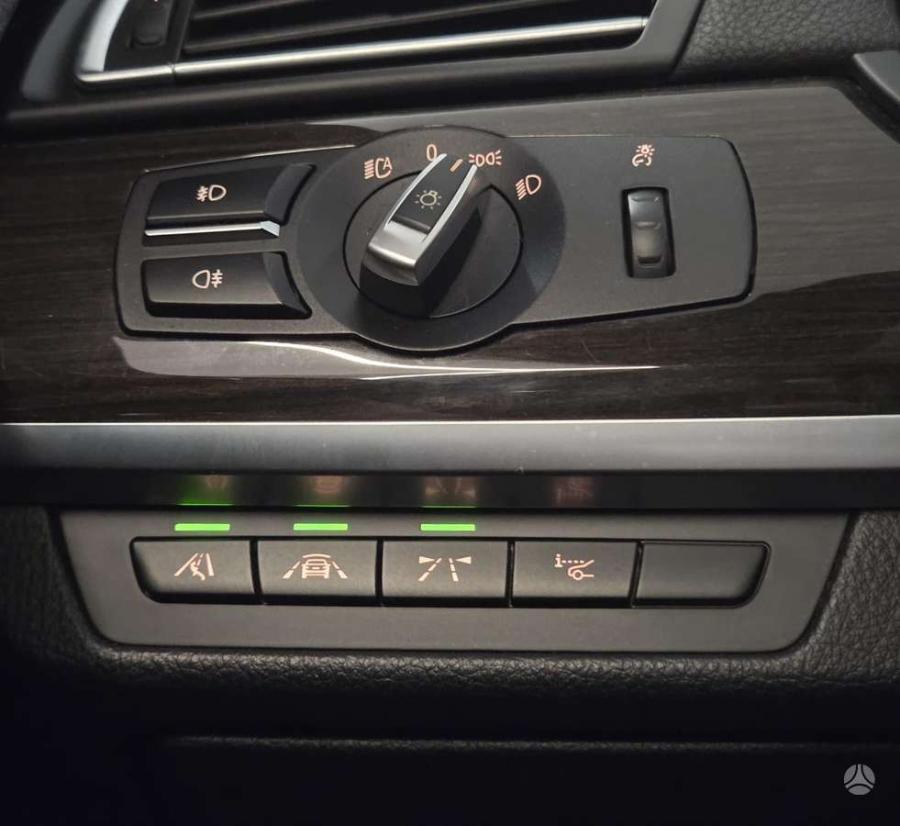 Melns BMW 740 2013 Marijampole, ar dzinēja tilpumu 2.99 L un nobraukumu 306 tūkst. km par 13500 €, foto 26 vietnē AUTOMOTO.COM.LV