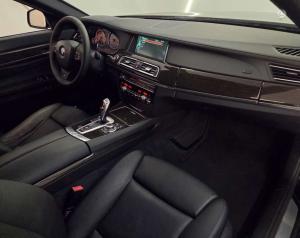 Melns BMW 740 2013 Marijampole, ar dzinēja tilpumu 2.99 L un nobraukumu 306 tūkst. km par 13500 €, foto 31 vietnē AUTOMOTO.COM.LV