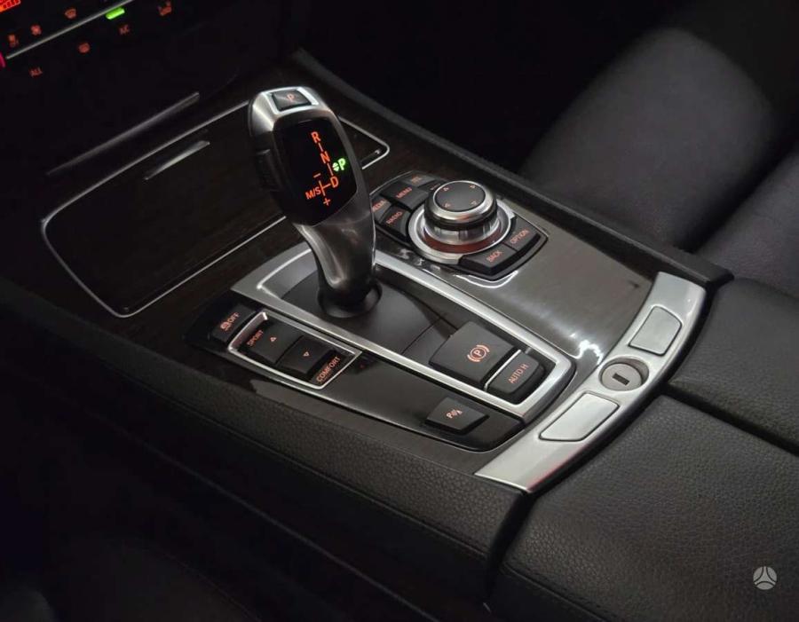 Melns BMW 740 2013 Marijampole, ar dzinēja tilpumu 2.99 L un nobraukumu 306 tūkst. km par 13500 €, foto 33 vietnē AUTOMOTO.COM.LV