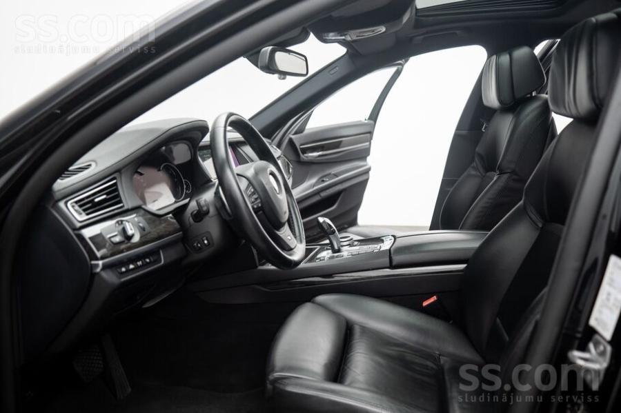 Melns BMW 740 2013 Tallina, ar dzinēja tilpumu 3.00 L un nobraukumu 282 tūkst. km par 15999 €, foto 11 vietnē AUTOMOTO.COM.LV