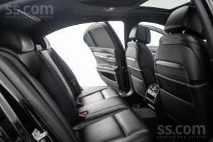 Melns BMW 740 2013 Tallina, ar dzinēja tilpumu 3.00 L un nobraukumu 282 tūkst. km par 15999 €, foto 13 vietnē AUTOMOTO.COM.LV