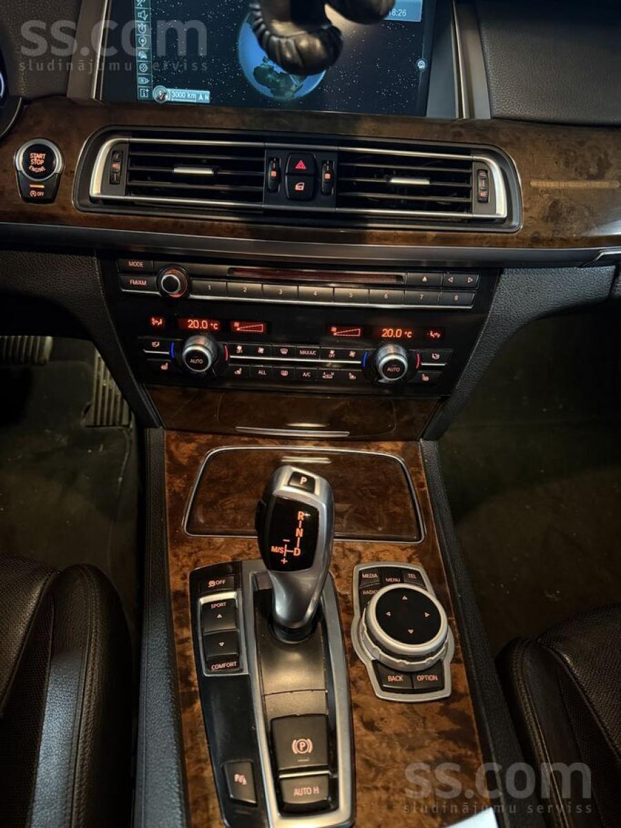 Black BMW 740 2013 in Riga, with an engine capacity of 3.00 L and mileage of 304 thousand km for 12750 €, photo 19 on AUTOMOTO.COM.LV
