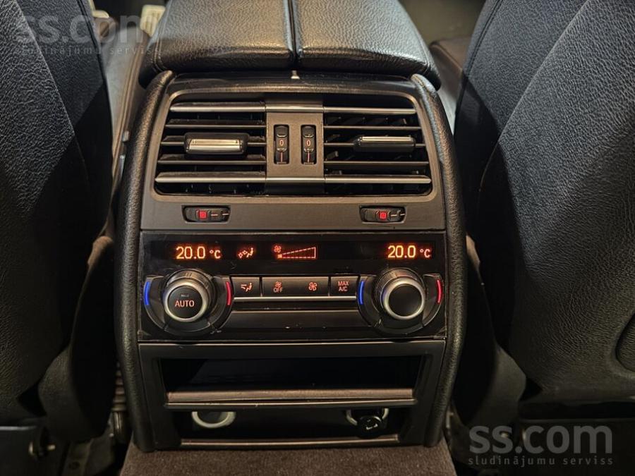 Black BMW 740 2013 in Riga, with an engine capacity of 3.00 L and mileage of 304 thousand km for 12750 €, photo 24 on AUTOMOTO.COM.LV