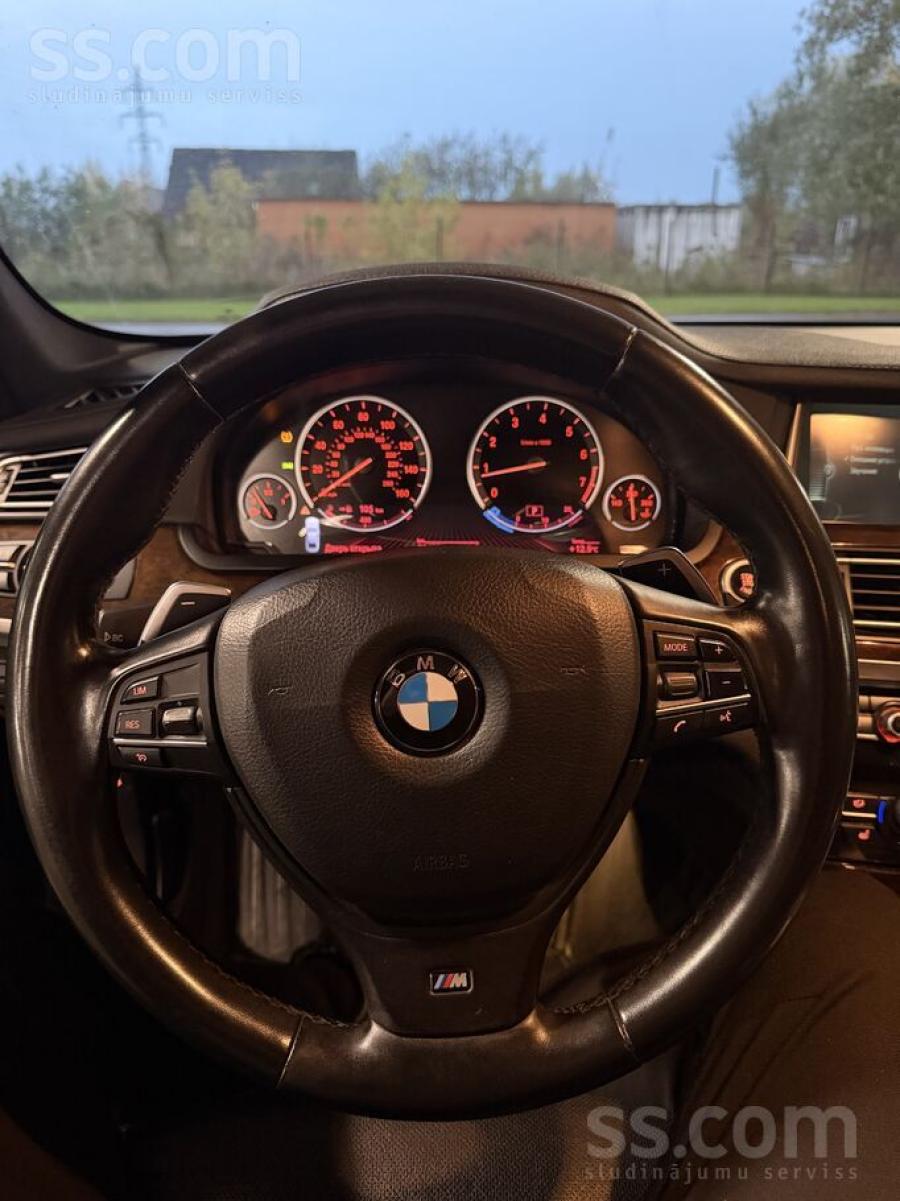 Black BMW 740 2013 in Riga, with an engine capacity of 3.00 L and mileage of 304 thousand km for 12750 €, photo 27 on AUTOMOTO.COM.LV