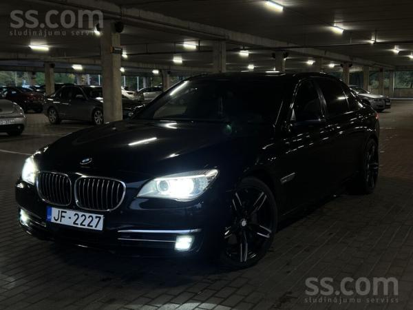 Melns BMW 740 2013 Rīga, ar dzinēja tilpumu 3.00 L un nobraukumu 304 tūkst. km par 12750 €, foto 1 vietnē AUTOMOTO.COM.LV