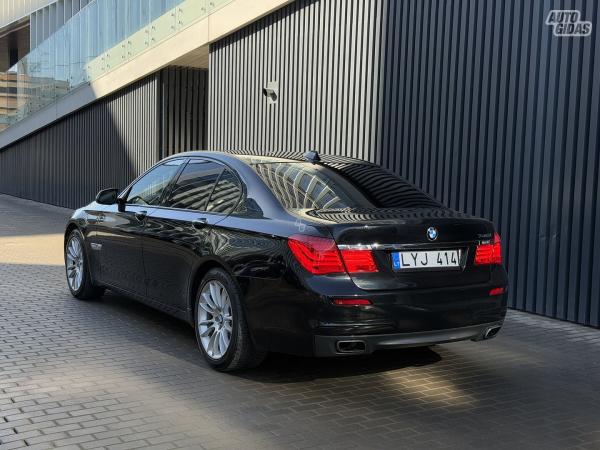 Melns BMW 740 2014 Viļņa, ar dzinēja tilpumu 3.00 L un nobraukumu 165 tūkst. km par 14500 €, foto 4 vietnē AUTOMOTO.COM.LV