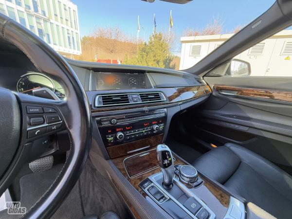 Melns BMW 740 2014 Viļņa, ar dzinēja tilpumu 3.00 L un nobraukumu 165 tūkst. km par 14500 €, foto 8 vietnē AUTOMOTO.COM.LV