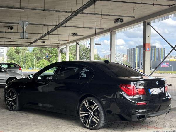 Melns BMW 740 2014 Viļņa, ar dzinēja tilpumu 3.00 L un nobraukumu 190 tūkst. km par 11000 €, foto 3 vietnē AUTOMOTO.COM.LV