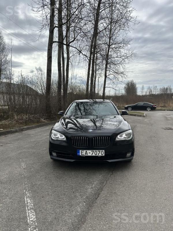 Melns BMW 740 2014 Rīga, ar dzinēja tilpumu 3.00 L un nobraukumu 309 tūkst. km par 14500 €, foto 2 vietnē AUTOMOTO.COM.LV
