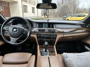 Черный БМВ 740 2014 в Рига, объемом двигателя 3.00 л и пробегом 309 тыс. км за 14500 €, фото 6 на AUTOMOTO.COM.LV