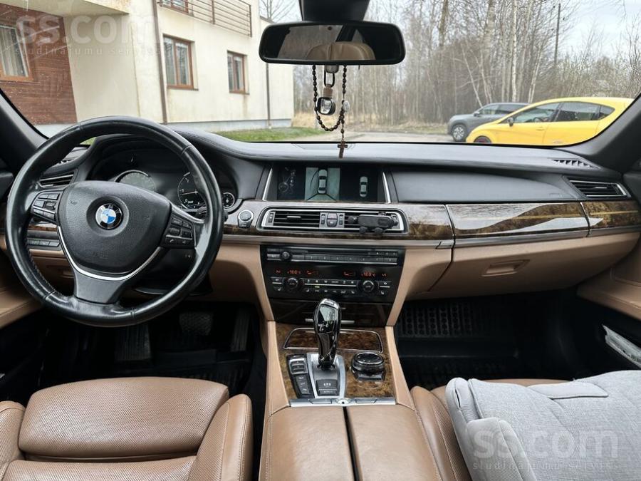 Черный БМВ 740 2014 в Рига, объемом двигателя 3.00 л и пробегом 309 тыс. км за 14500 €, фото 6 на AUTOMOTO.COM.LV