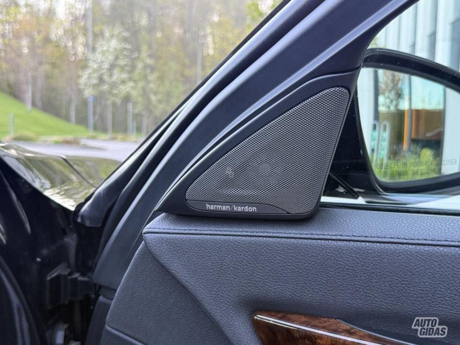 Black BMW 740 2015 in Vilnius, with an engine capacity of 3.00 L and mileage of 166 thousand km for 13500 €, photo 15 on AUTOMOTO.COM.LV