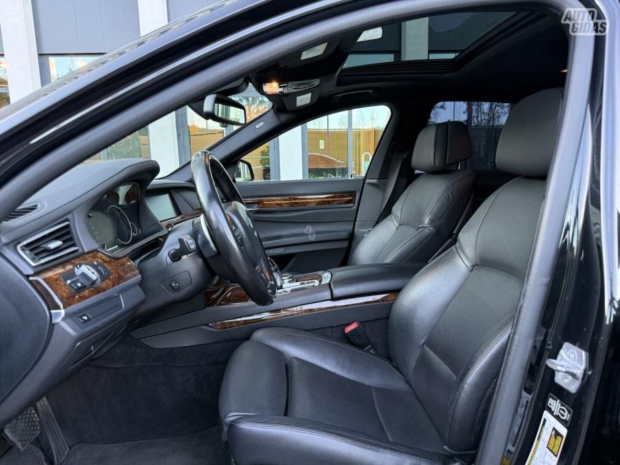 Black BMW 740 2015 in Vilnius, with an engine capacity of 3.00 L and mileage of 166 thousand km for 13500 €, photo 27 on AUTOMOTO.COM.LV