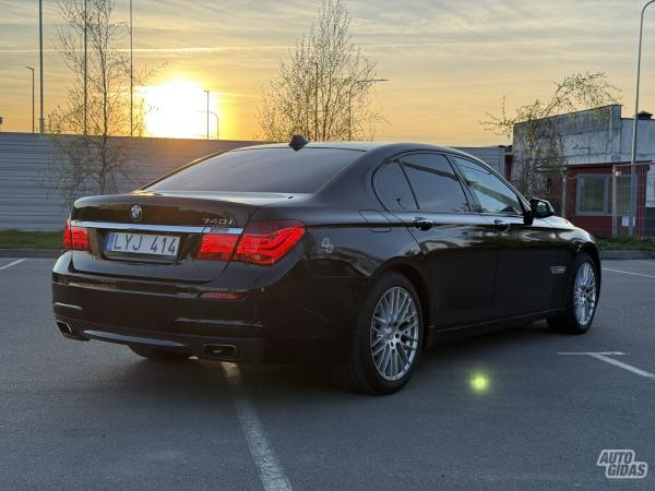 Melns BMW 740 2015 Viļņa, ar dzinēja tilpumu 3.00 L un nobraukumu 166 tūkst. km par 13500 €, foto 3 vietnē AUTOMOTO.COM.LV