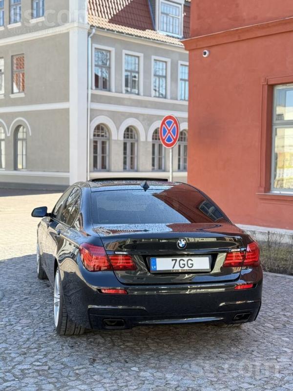 Melns BMW 740 2015 Kuldīga, ar dzinēja tilpumu 3.00 L un nobraukumu 0 tūkst. km par 19700 €, foto 2 vietnē AUTOMOTO.COM.LV