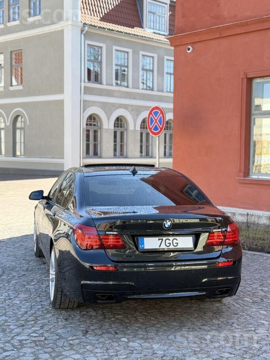 Melns BMW 740 2015 Kuldīga, ar dzinēja tilpumu 3.00 L un nobraukumu 0 tūkst. km par 19700 €, foto 3 vietnē AUTOMOTO.COM.LV