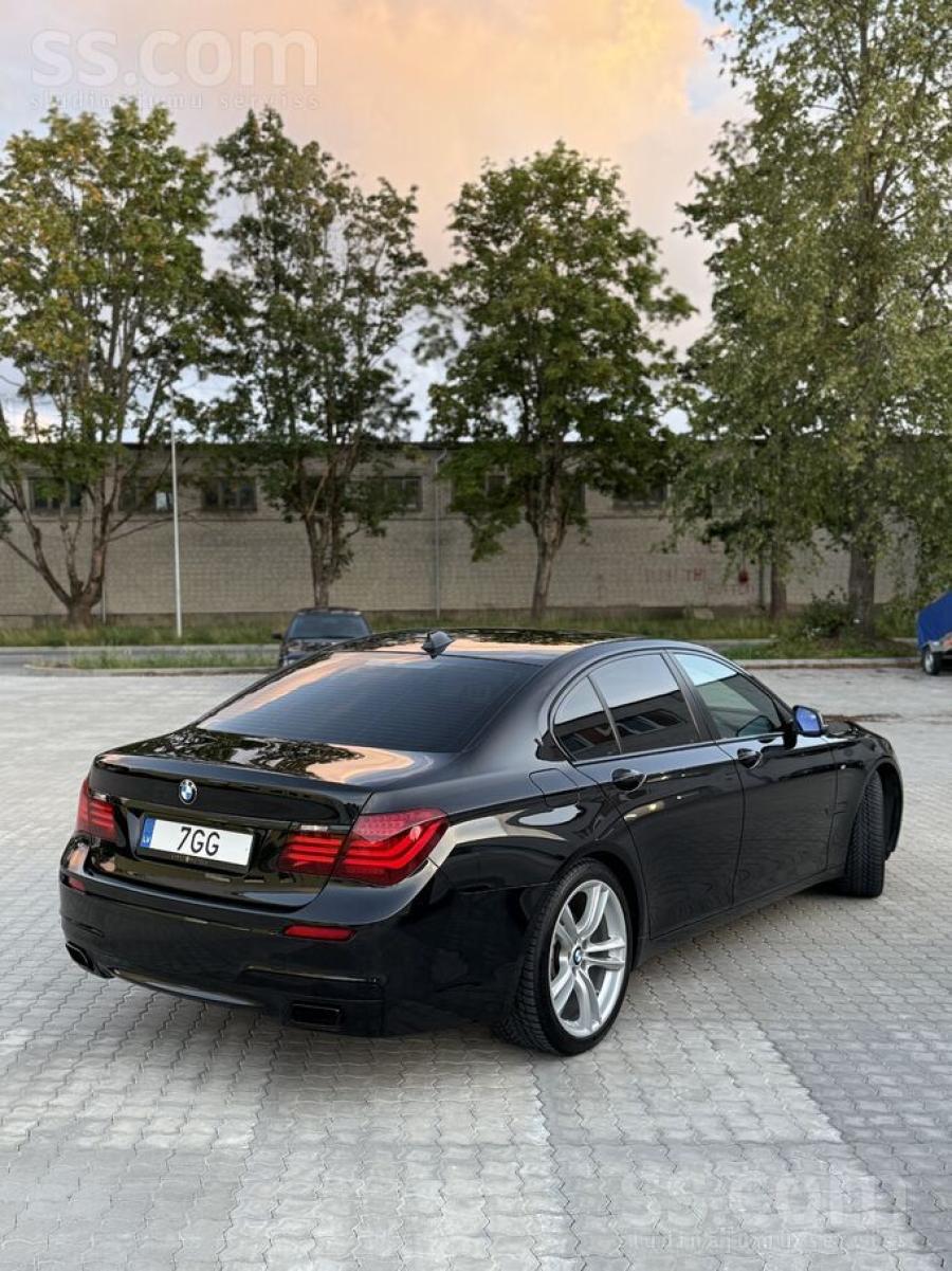 Melns BMW 740 2015 Kuldīga, ar dzinēja tilpumu 3.00 L un nobraukumu 0 tūkst. km par 19700 €, foto 6 vietnē AUTOMOTO.COM.LV