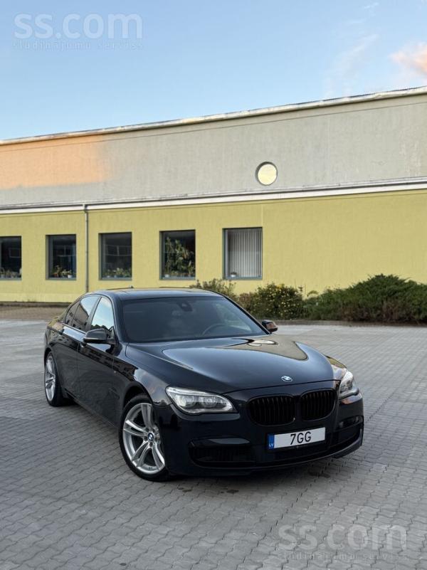 Black BMW 740 2015 in Kuldiga, with an engine capacity of 3.00 L and mileage of 0 thousand km for 19700 €, photo 6 on AUTOMOTO.COM.LV
