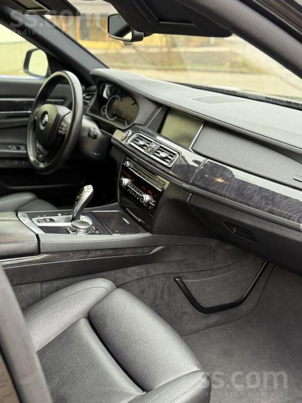 Black BMW 740 2015 in Kuldiga, with an engine capacity of 3.00 L and mileage of 0 thousand km for 19700 €, photo 8 on AUTOMOTO.COM.LV