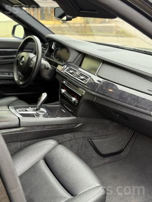 Melns BMW 740 2015 Kuldīga, ar dzinēja tilpumu 3.00 L un nobraukumu 0 tūkst. km par 19700 €, foto 9 vietnē AUTOMOTO.COM.LV
