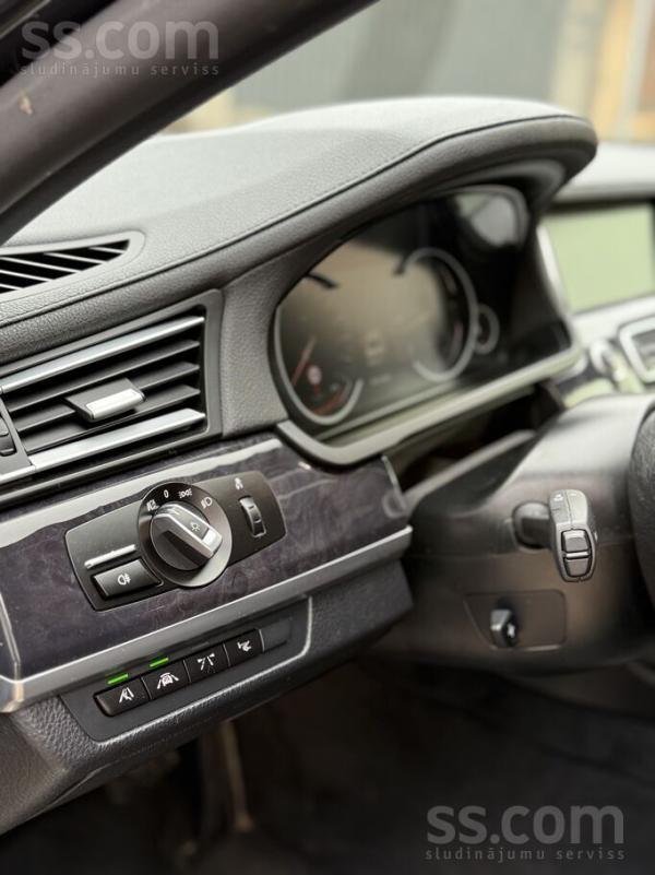 Black BMW 740 2015 in Kuldiga, with an engine capacity of 3.00 L and mileage of 0 thousand km for 19700 €, photo 9 on AUTOMOTO.COM.LV