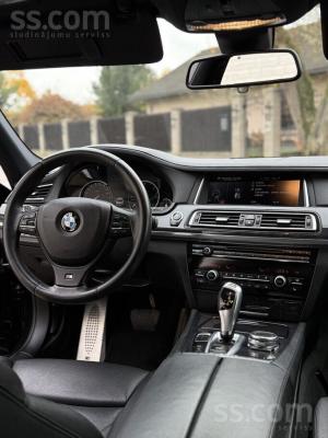 Melns BMW 740 2015 Kuldīga, ar dzinēja tilpumu 3.00 L un nobraukumu 0 tūkst. km par 19700 €, foto 11 vietnē AUTOMOTO.COM.LV