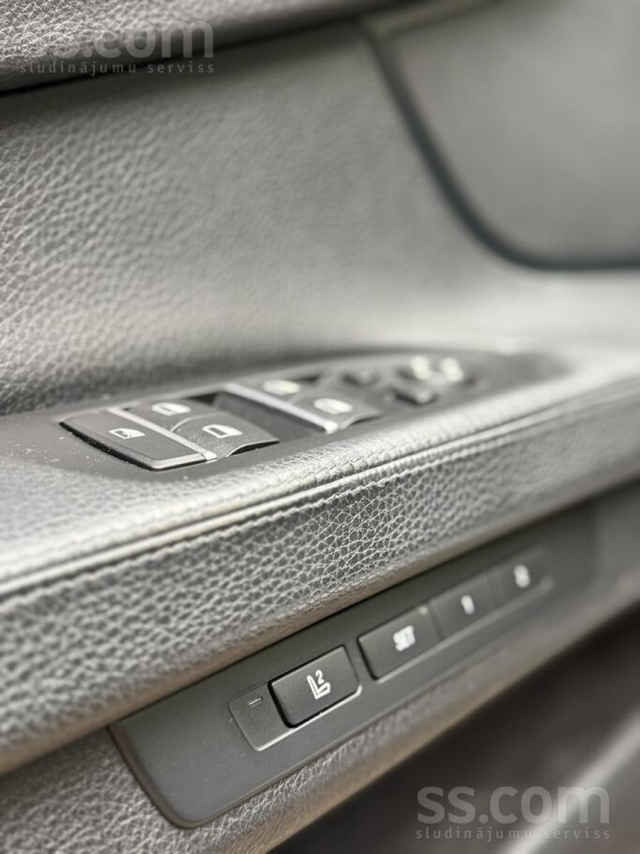 Melns BMW 740 2015 Kuldīga, ar dzinēja tilpumu 3.00 L un nobraukumu 0 tūkst. km par 19700 €, foto 16 vietnē AUTOMOTO.COM.LV