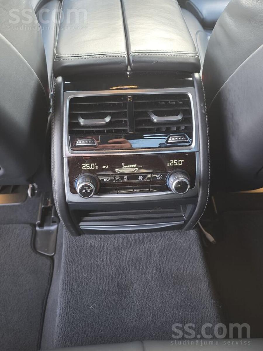 Melns BMW 740 2015 Jēkabpils, ar dzinēja tilpumu 3.00 L un nobraukumu 220 tūkst. km par 26660 €, foto 16 vietnē AUTOMOTO.COM.LV