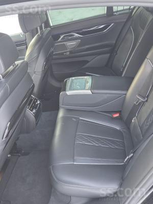Melns BMW 740 2015 Jēkabpils, ar dzinēja tilpumu 3.00 L un nobraukumu 220 tūkst. km par 26660 €, foto 17 vietnē AUTOMOTO.COM.LV