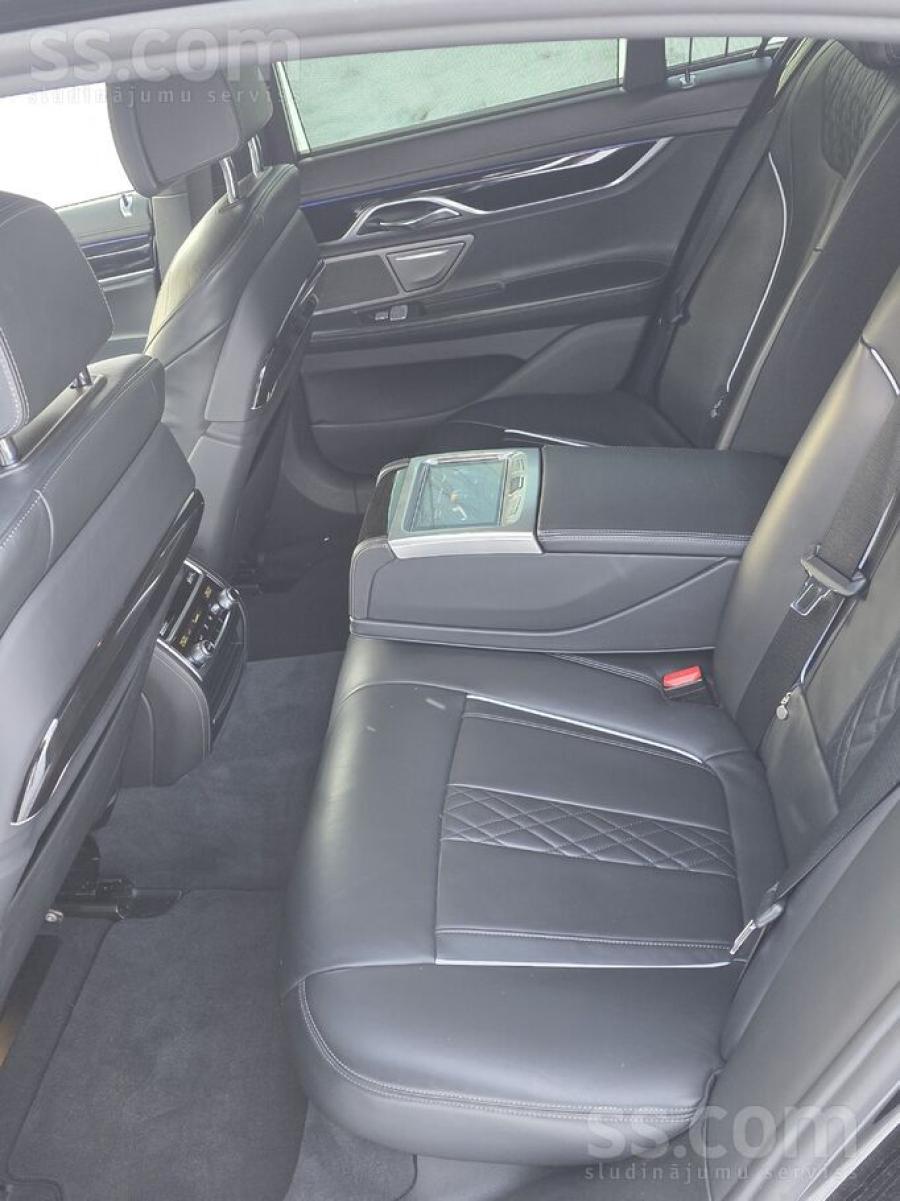 Melns BMW 740 2015 Jēkabpils, ar dzinēja tilpumu 3.00 L un nobraukumu 220 tūkst. km par 26660 €, foto 17 vietnē AUTOMOTO.COM.LV