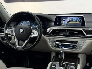 Melns BMW 740 2015 Viļņa, ar dzinēja tilpumu 3.00 L un nobraukumu 80 tūkst. km par 23400 €, foto 19 vietnē AUTOMOTO.COM.LV