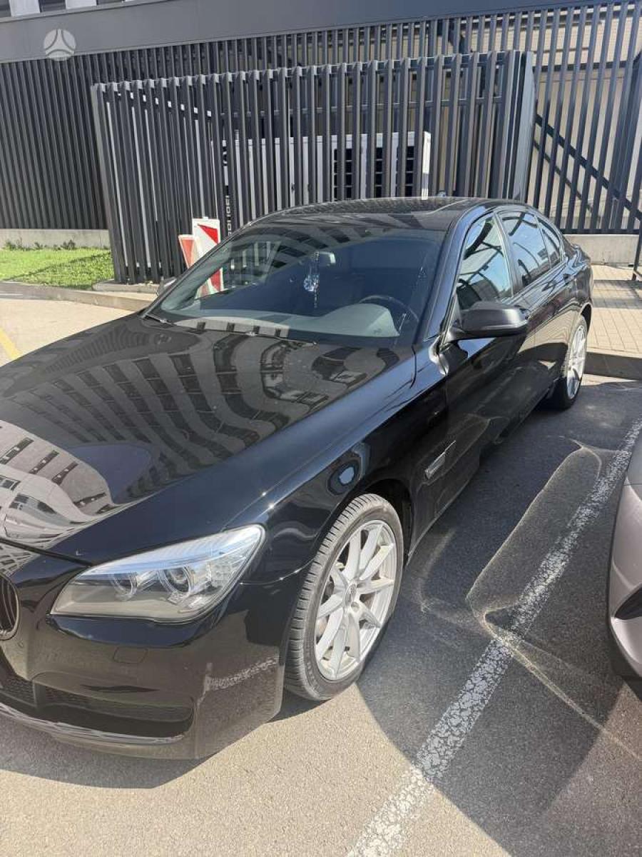 Melns BMW 740 2015 Viļņa, ar dzinēja tilpumu 2.98 L un nobraukumu 161 tūkst. km par 15000 €, foto 4 vietnē AUTOMOTO.COM.LV