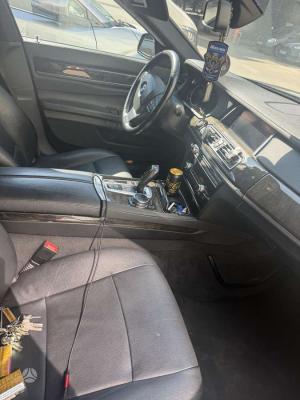 Melns BMW 740 2015 Viļņa, ar dzinēja tilpumu 2.98 L un nobraukumu 161 tūkst. km par 15000 €, foto 6 vietnē AUTOMOTO.COM.LV