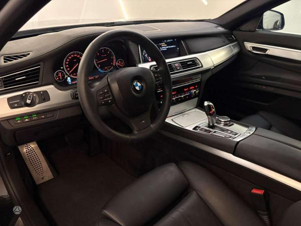 Melns BMW 740 2015 Marijampole, ar dzinēja tilpumu 2.99 L un nobraukumu 239 tūkst. km par 15999 €, foto 2 vietnē AUTOMOTO.COM.LV