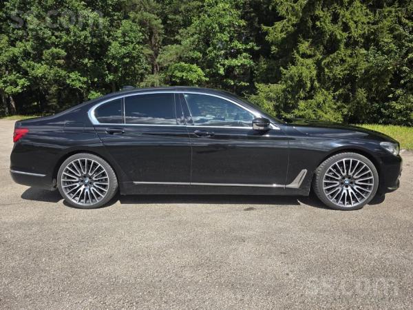 Black BMW 740 2015 in Jekabpils, with an engine capacity of 3.00 L and mileage of 223 thousand km for 21490 €, photo 6 on AUTOMOTO.COM.LV