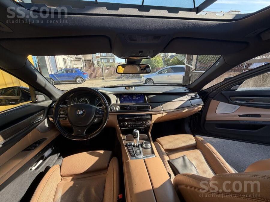 Black BMW 740 2015 in Riga, with an engine capacity of 3.00 L and mileage of 276 thousand km for 17500 €, photo 6 on AUTOMOTO.COM.LV